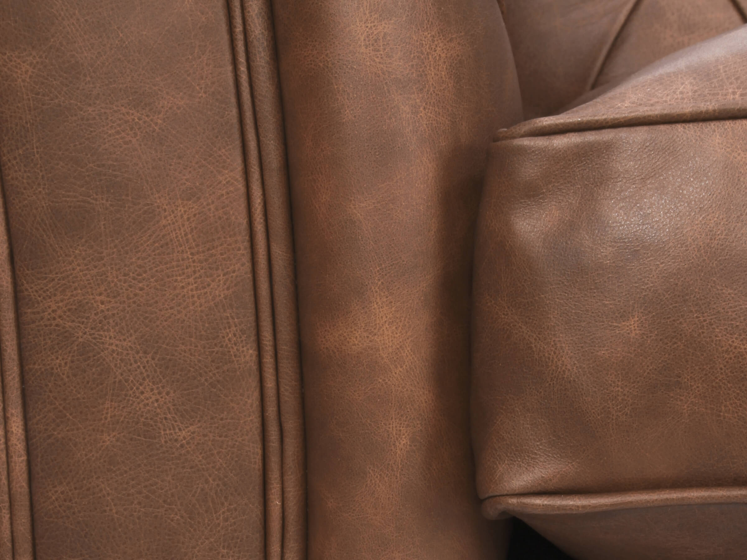 Darcy 2 Seat Chesterfield Sofa In Hazelwood Ol' School Leather